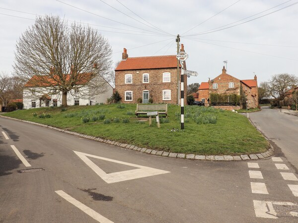 Duckstone Cottage, Pet Friendly, Character Holiday Cottage In Whixley - Wetherby
