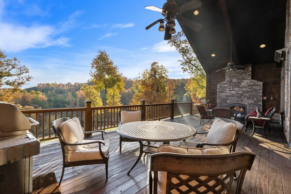 The Lodge At Rock Canyon + 2 Free Tickets - Branson, MO