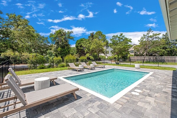 New! Gorgeous! Private Pool, Lsv, & 6 Bikes Included! Sleeps 22! - Seaside, FL