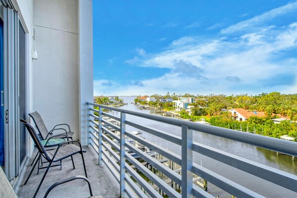 New! Elegant Top-floor 1.5/2 Waterfront Condo At The Strand - Sarasota, FL