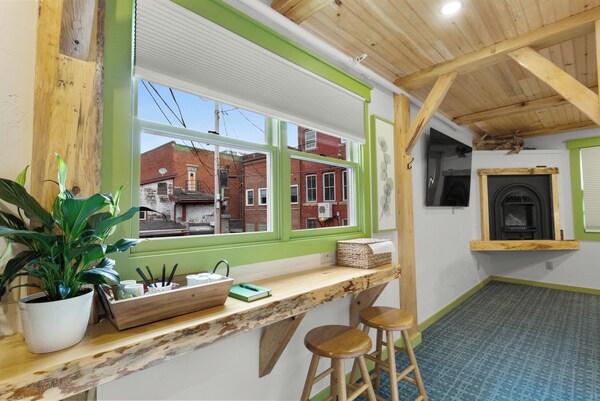 Downtown Camden Hotel - Driftwood - Camden