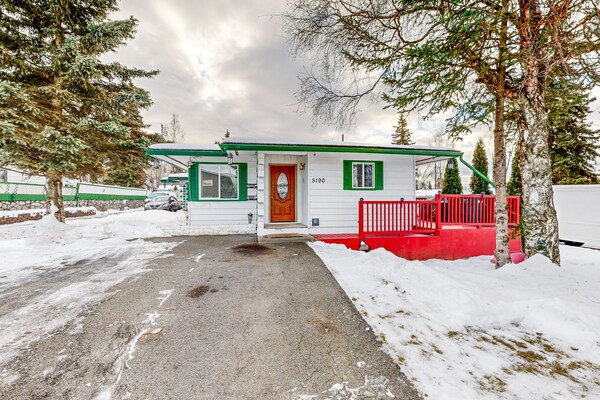 Rustic Dog-friendly Home Close To Skiing, Mountains, And Golf Course - Alaska