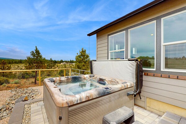 Brand-new Beautiful Home With Private Hot Tub & Mountain Views - Sisters, OR
