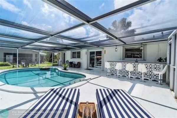 Charming 4 Bedroom House On The Canal With Private Pool In Pompano Beach - Pompano Beach, FL