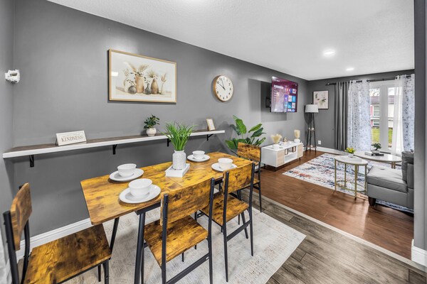 Modern 4-bedroom House Near Lake Decatur - Mount Zion, IL