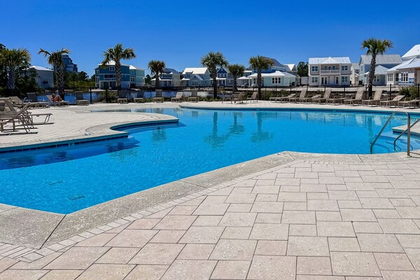 Pet-friendly Coastal Home W/nature Views, Shared Resort-style Pool, Ac, Wifi - Orange Beach, AL