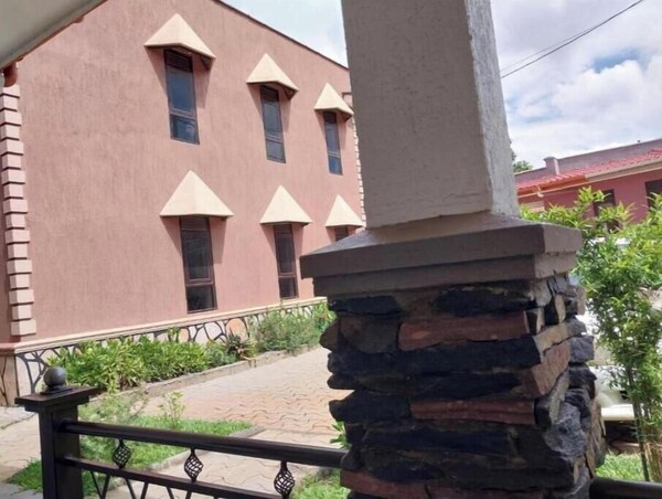 Travel Sanctuary Residence L- Ideal Couple Luxury Suite With Kitchenet. - Kampala