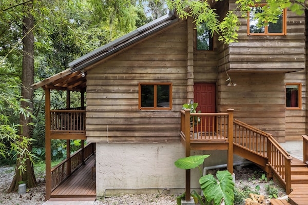 The Chalet, A Charming 3-bedroom Chalet Located In Gainesville, Fl - Gainesville, FL