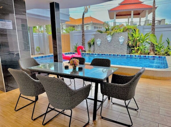 Tagvilla Lagoon Pool Villa In Pattaya 8 Bedroom - Pattaya