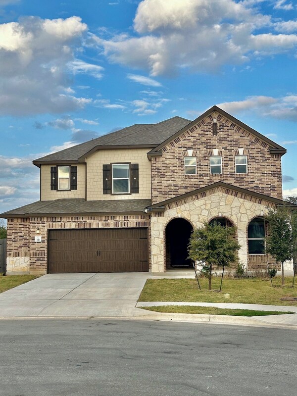 Spacious 4-bedroom Villa In Kyle - Kyle, TX