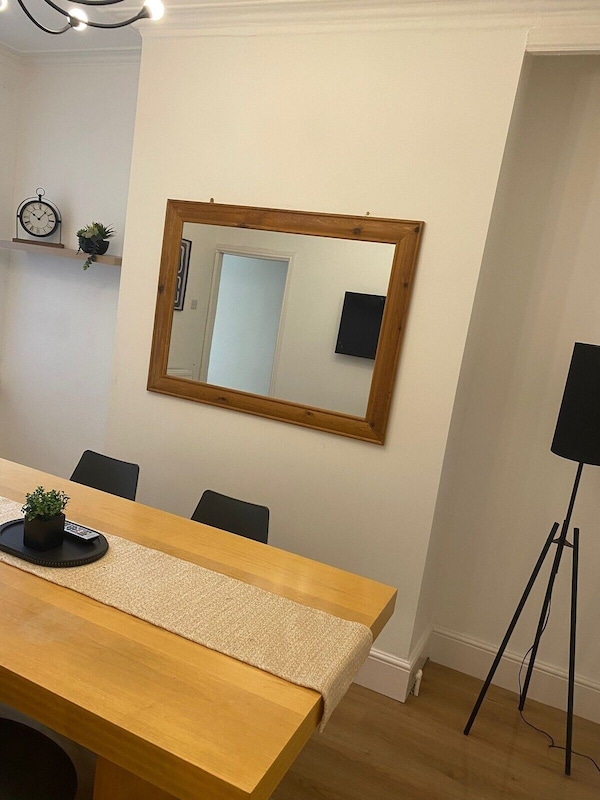 Anfield Haven For 6, Free Parking - Wirral