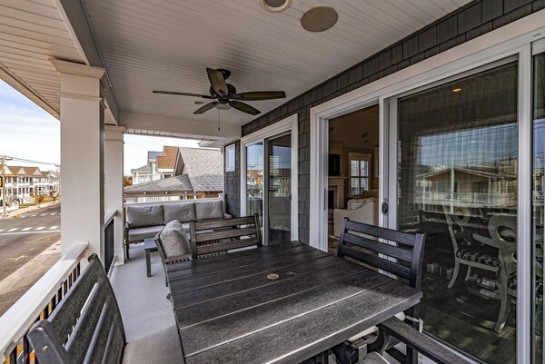 Luxurious Condo 3br 2.5ba W/ Rooftop Deck ~2 Blocks From Beach! - Ocean City, NJ