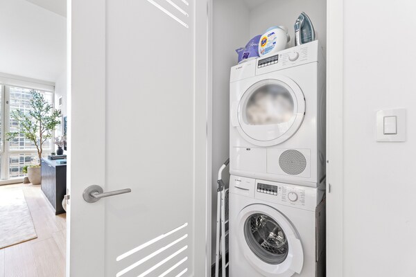 Designers Dream Home!! Huge Luxury 1 Bedroom Suite - Best Location By Times Sq - Unionport – Bronx NY