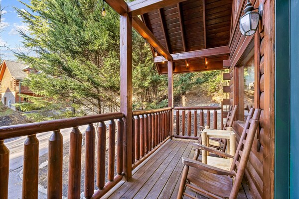 1mile->parkway, Gameroom, Hottub, Kingbed, Bbq~pet - Sevierville, TN