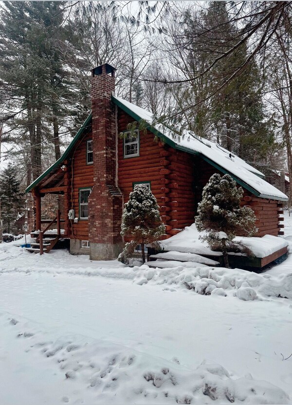 Snow Mountain Lodge- 6 Miles From Mt Snow. Ski, Indoor Pool, Golf, Hike, Relax! - Vermont