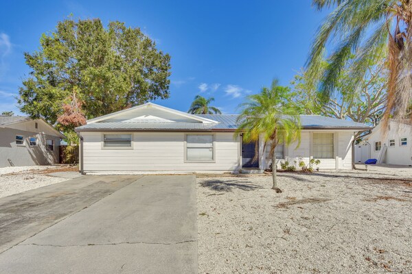 4 Mi To Riverwalk: Bradenton Home W/ Game Room - Ellenton, FL