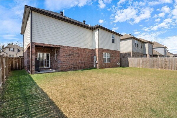 Fully Renovated House With Upscale Finishes; 5 Mins From Walmart Amp! - Springdale, AR