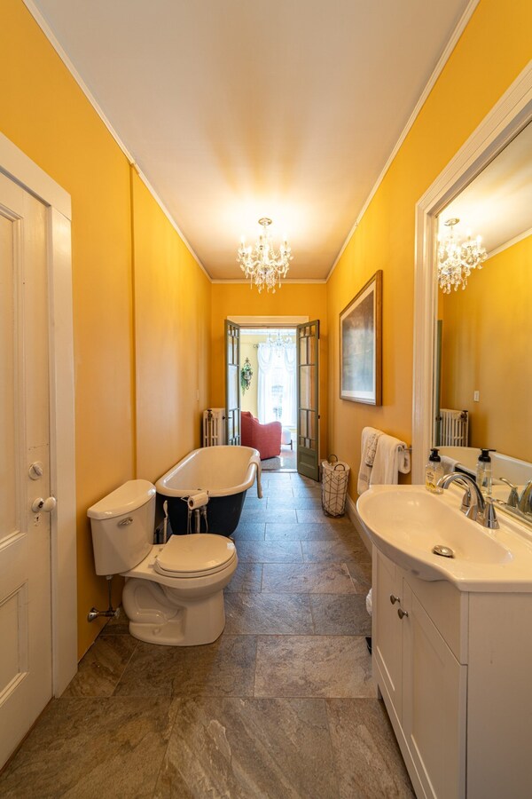 Acadia - Luxury 1-bedroom Suite In Downtown Ellsworth. - Maine