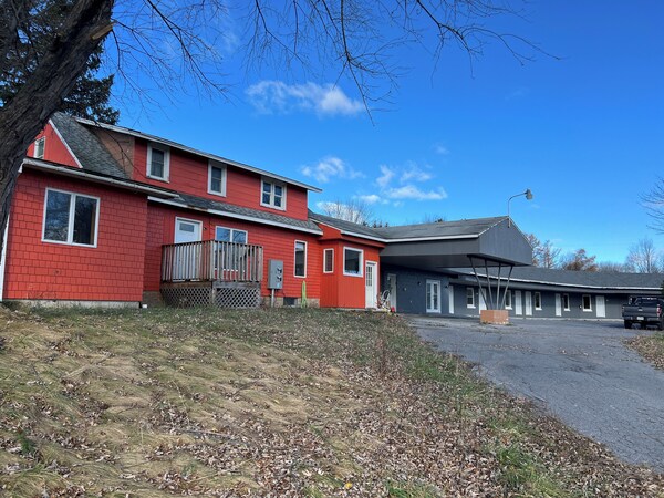 Charming Motel Rooms In Nice Watertown Ny - Watertown, NY