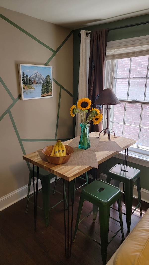 Loft Downtown Pottstown, King Bed W/free Parking & Central Ac & Wifi - Phoenixville, PA