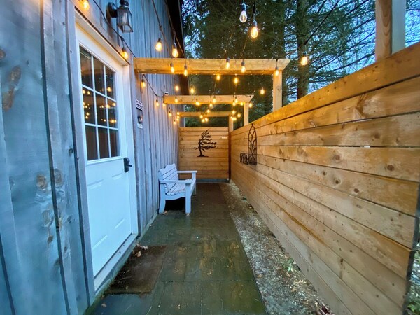 A Short Walk To The Beach And Downtown! Pet Friendly, Hiking, Paddling, Skiing! - Meaford