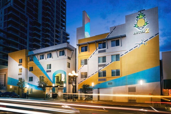 Enjoy Unique Decor, Pet-friendly Vibes, Complimentary Treats & Drinks In Gaslamp - 