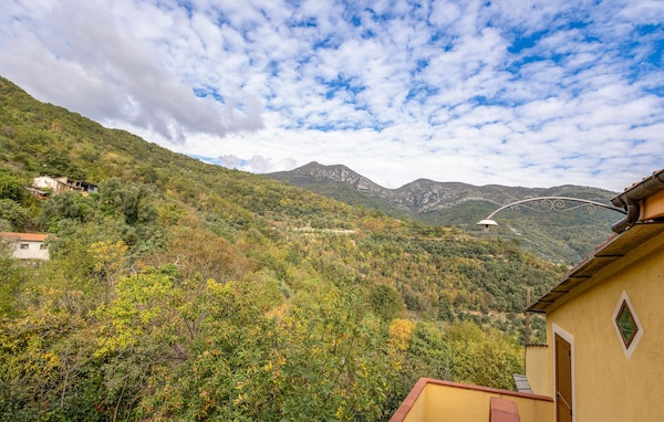 Increíble Casa De 1 Dormitorio En Onzo - Liguria