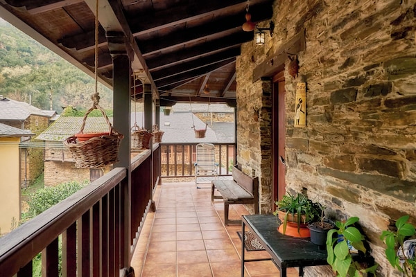 Casa Rural 'La Casa Del Manco' Con Vistas A La Montaña, Terraza Compartida Y Wi-fi - Villafranca del Bierzo