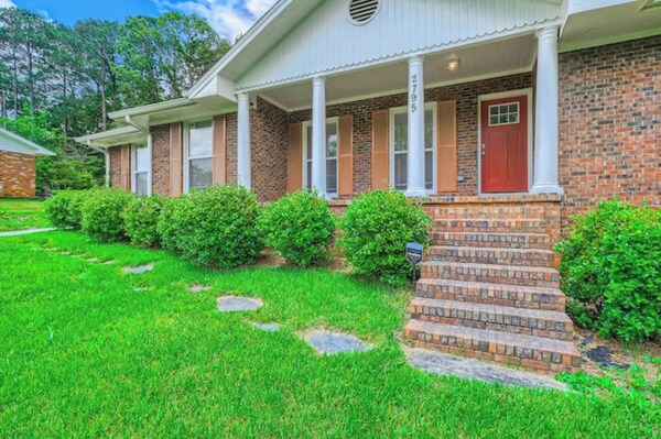 A Spacious Getaway: Perfect Home For Family/group Stays - フェアバーン, GA
