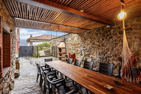 Maison De Campagne "La Cerra" Avec Vue Sur Les Montagnes, Piscine Privée Et Wi-fi - Lena