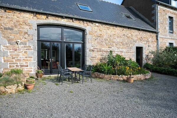 Maison De Vacances 'Gite La Grange 6 Personnes' Avec Piscine Partagée, Terrasse Privée Et Wi-fi - Guingamp
