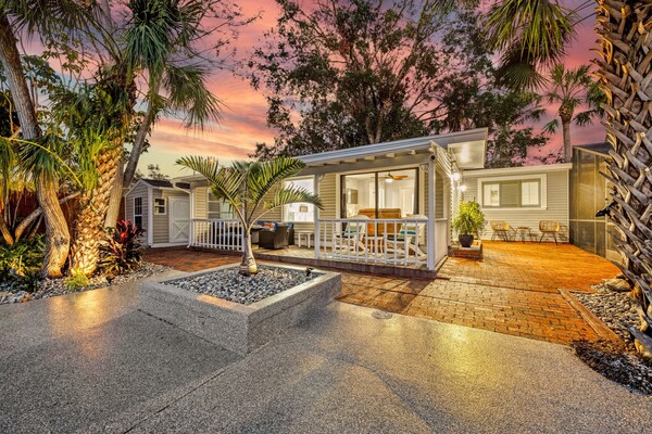 Canal Front Home In Sarasota With Private Heated Pool & Outdoor Patio! - Sarasota, FL