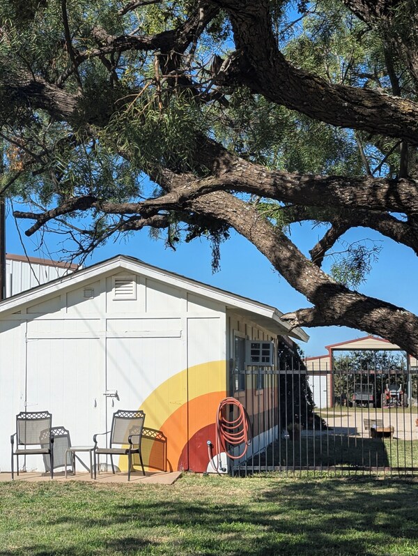 Petite Retreat - Pet Friendly For 1 Pet Only - Elm Creek, Texas
