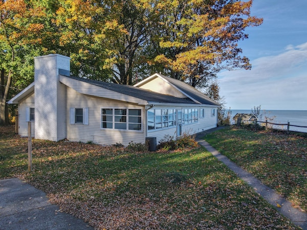 Lakefront Escape On Eries Edge | 20 Minutes To Presque Isle | Pet Friendly!\n\n - Erie Bluffs State Park, Lake City