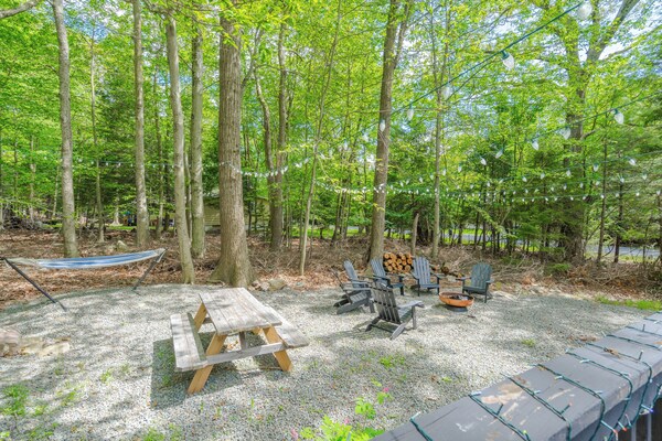 Poconos Retreat Getaway With Outdoor Jacuzzi And Near Top Attractions - Pennsylvania