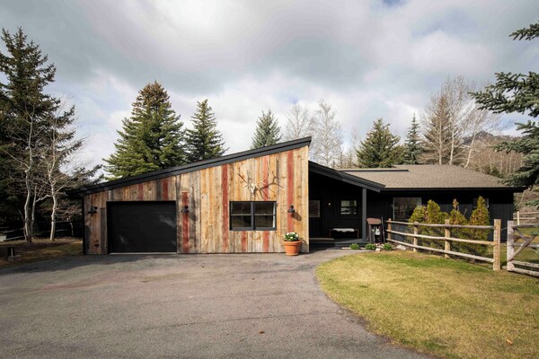 The Basecamp At Lake Creek  Cozy, Modern Getaway With Hot Tub - Sun Valley, ID
