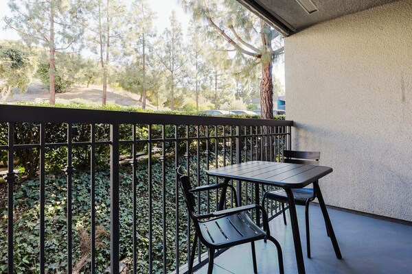 Blueground | Burbank, Pool & Bbq, Near Shops - Hollywood, CA