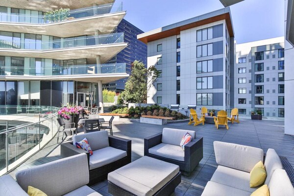 Blueground | Bellevue, Pool, Nr Parks - Seattle, WA