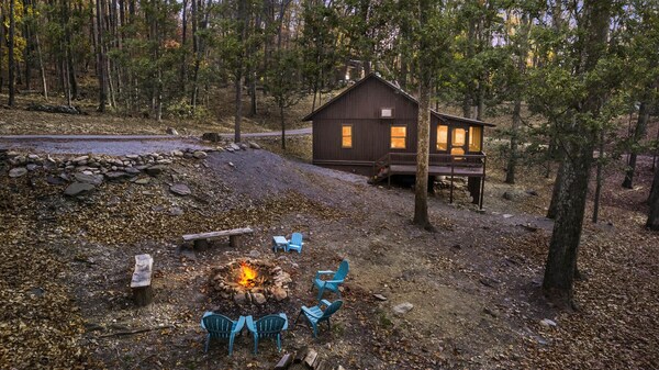 Cozy W Fire Pit, Grill, Deck, Screened Porch, Wifi - Harpers Ferry, WV