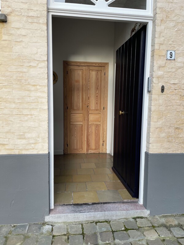 Hamiltonhouse, Away From Home But At Home In The Bruges 'Unesco' Center. - Bruges