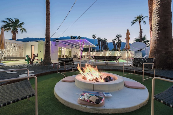 Mid-century Retreat With Mountain Views Palm - Palm Springs
