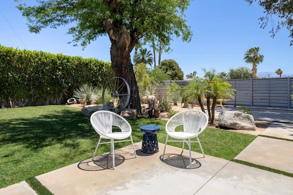 Luxury Mid Century Oasis In Palm Springs - Palm Springs, CA