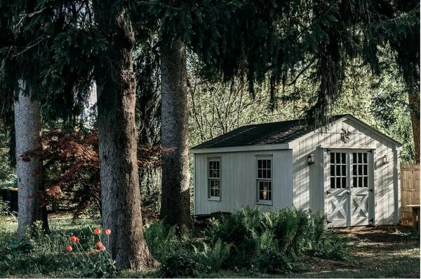 Peach Mansion | Vintage 1800s Manor | Secluded Grounds | Spacious Living Areas - South Haven, MI