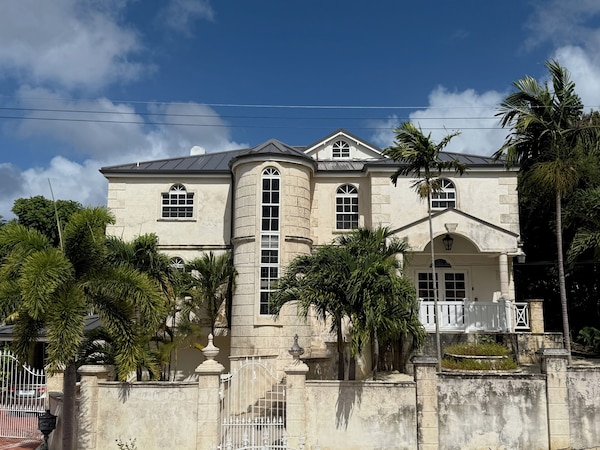 Spacious Villa With 4 Master Bed & Bath, Pool, Spa Short Walk To Beach. - Barbados