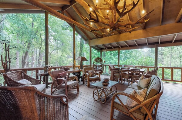 Cozy 4-bedroom Cabin - 4 Minutes From Downtown Highlands - Highlands, NC