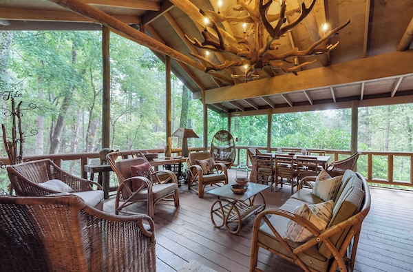 Cozy 4-bedroom Cabin - 4 Minutes From Downtown Highlands - Highlands, NC