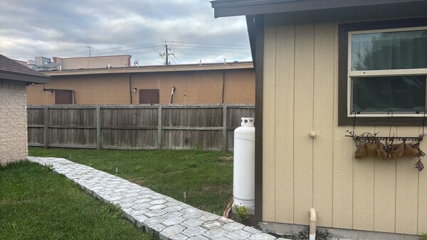 Chic 1-bedroom Apartment Located On Ocean Blvd Hwy 100. Approx. 20 Miles To Spi - Brownsville, TX