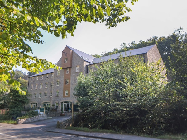 28 Rock Mill Holiday Apartments, Romantic, With A Garden In Calver - Bakewell
