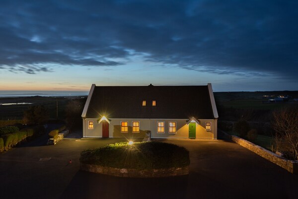 An Atlantic View Cottages  That Sleeps 6 Guests  In 3 Bedrooms - Galway