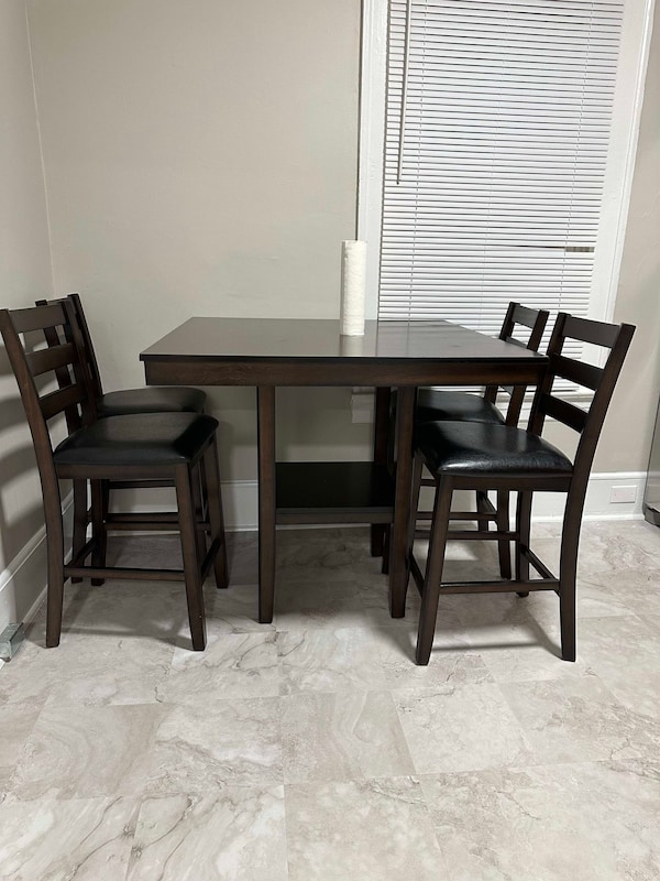 Spacious 3-bedroom With 4 Beds, Fully Furnished Home Near Downtown Winston-salem - Winston-Salem, NC